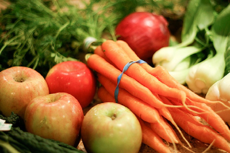 Legume și fructe autohtone în piețele agroalimentare din România ...