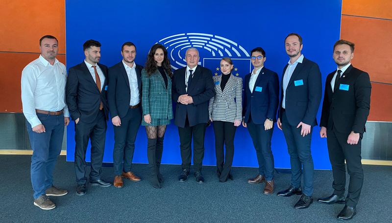 Europarlamentarul Daniel Buda susține tinerii fermieri români la ...